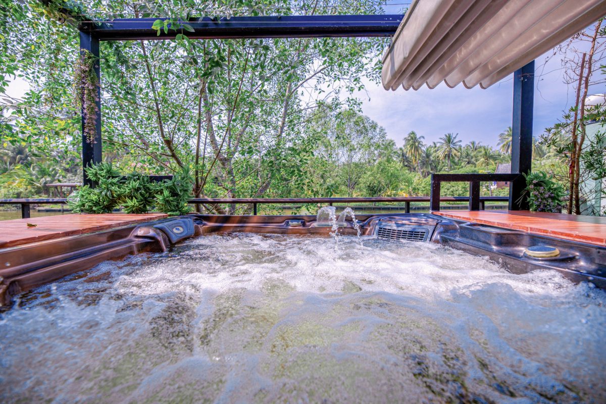 Tree House Jaccuzzi – ดำเนินพวา