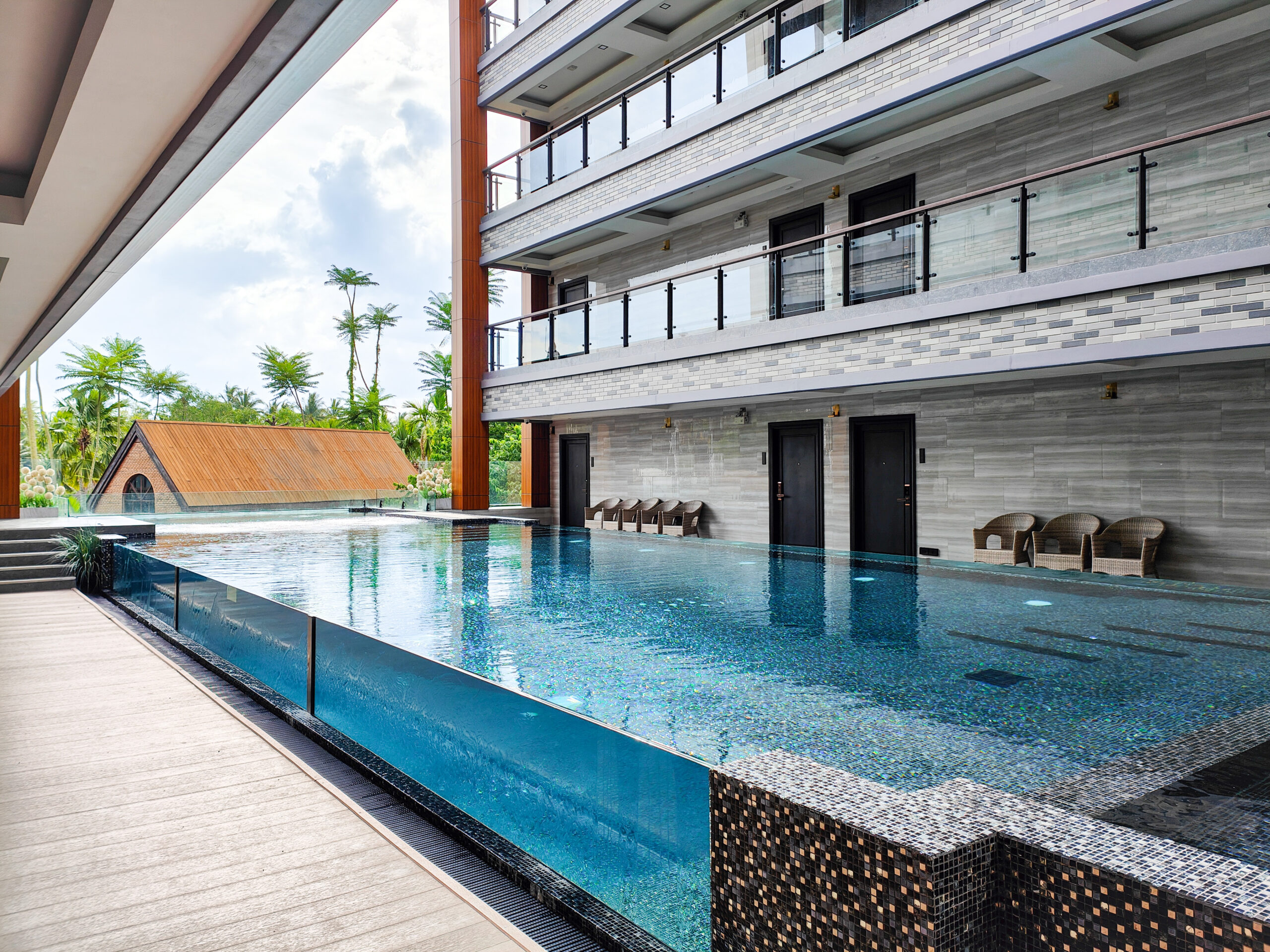 Pool SkyB – ดำเนินพวา
